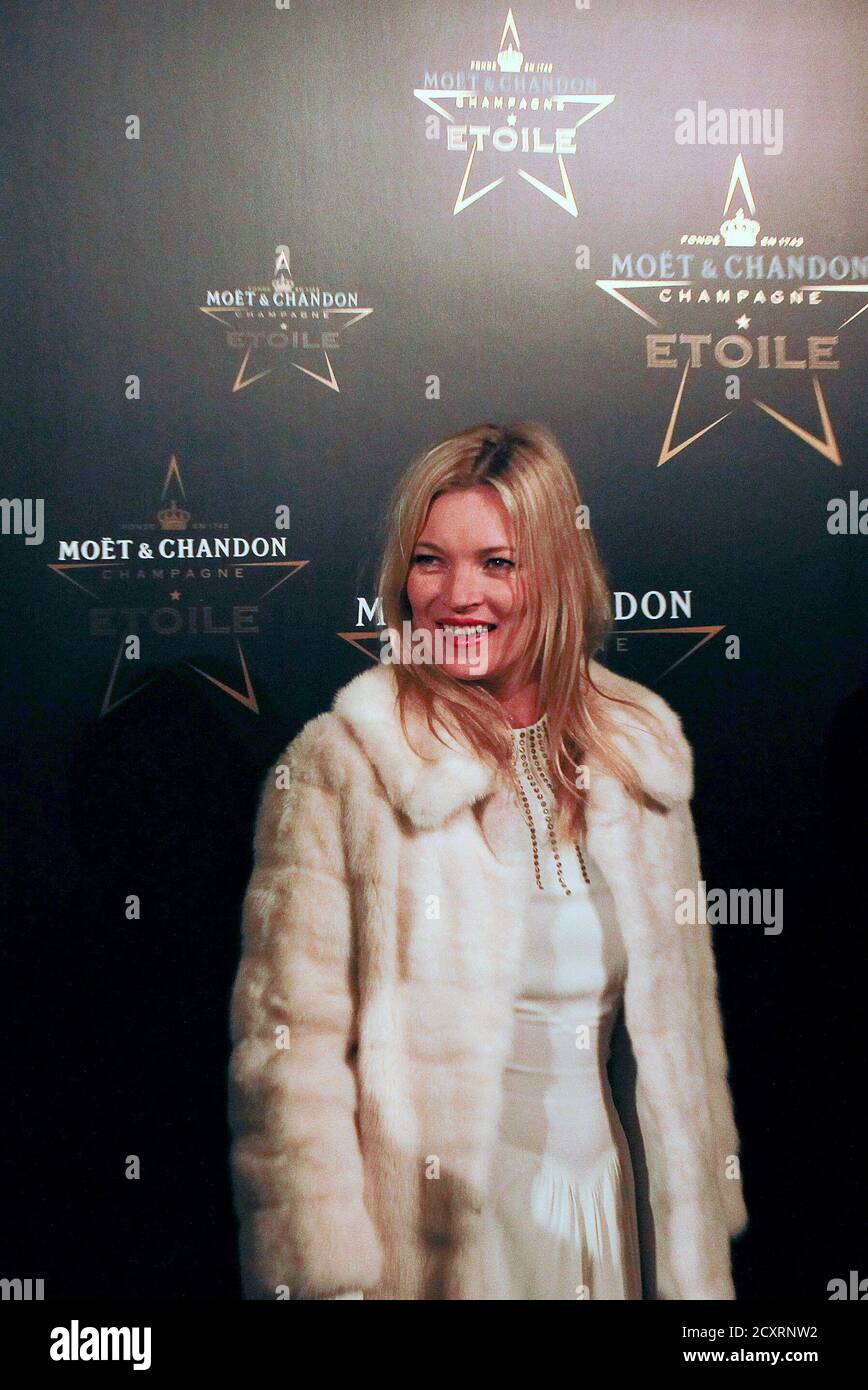 Kate moss mario mario testino hi-res stock photography and images - Alamy