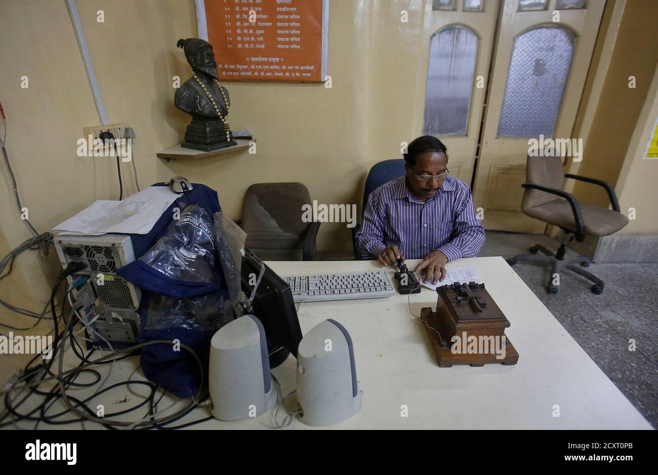 Telegraph machine hi-res stock photography and images - Alamy