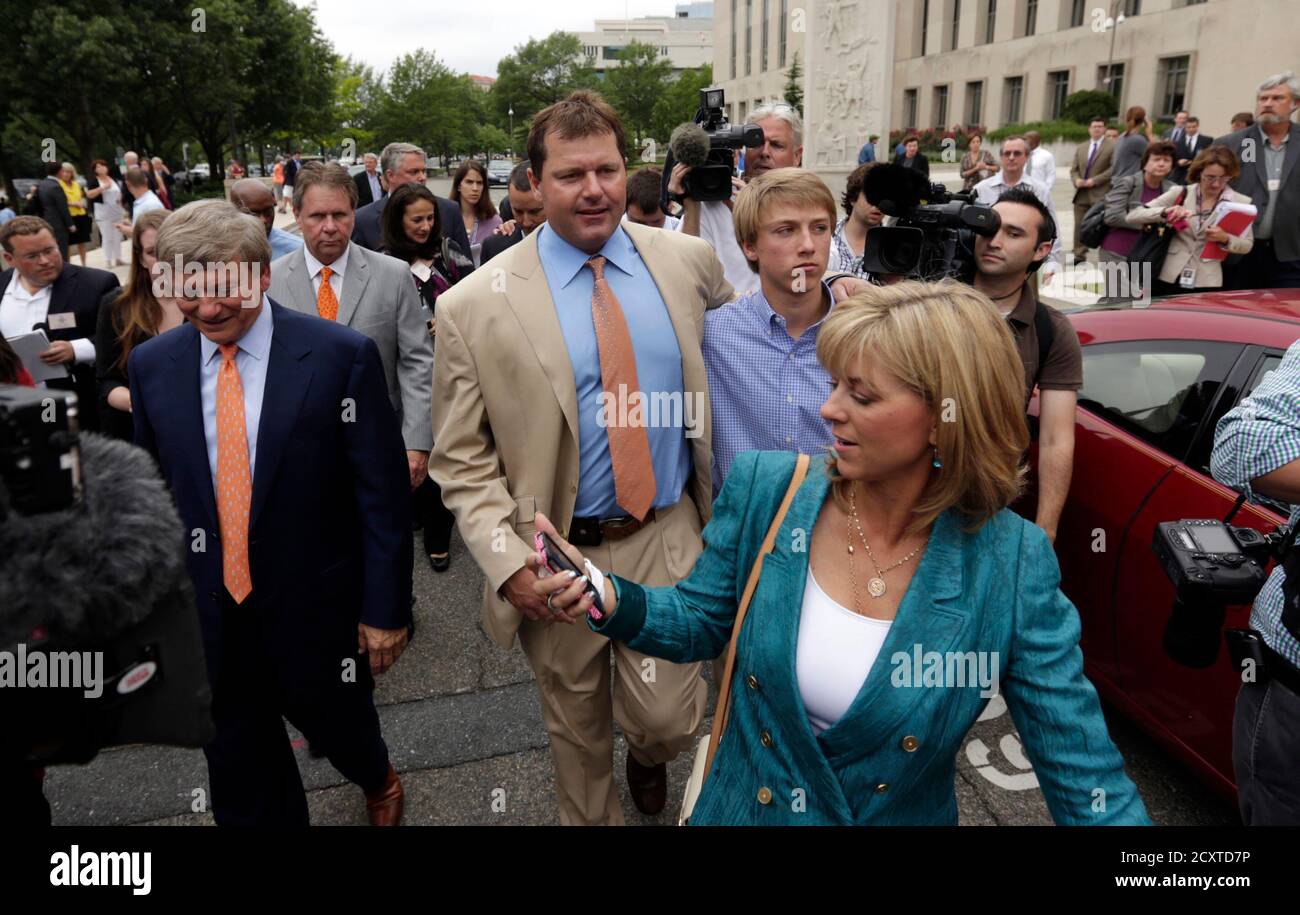 Roger clemens and debbie clemens hi-res stock photography and images ...