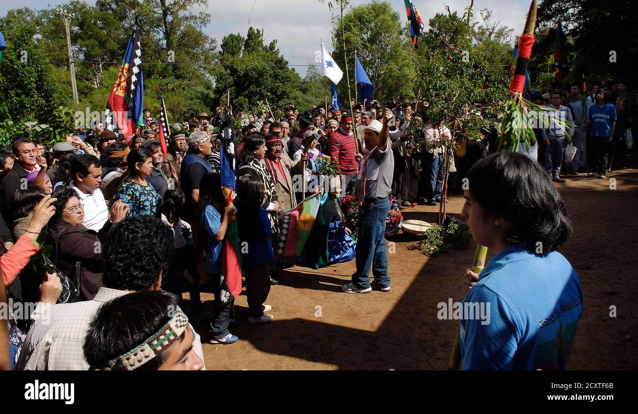 Mapuche indians hi-res stock photography and images - Alamy