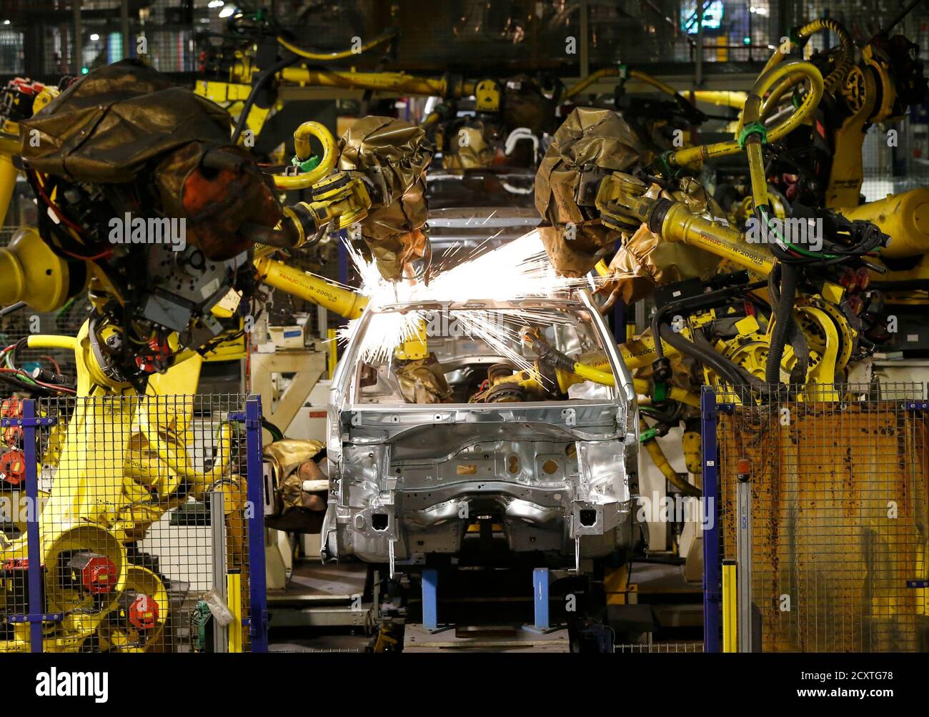 Psa peugeot citroen poissy hi-res stock photography and images - Alamy