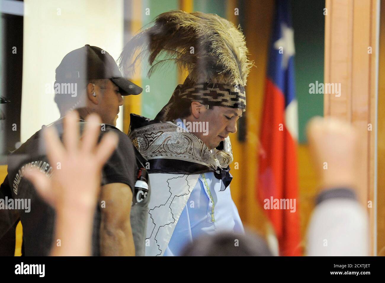 Machi mapuche hi-res stock photography and images - Alamy