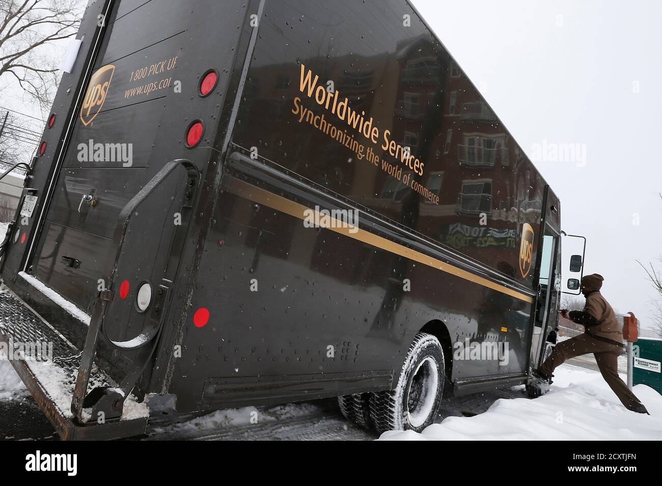 United parcel service ups driver hi-res stock photography and images ...