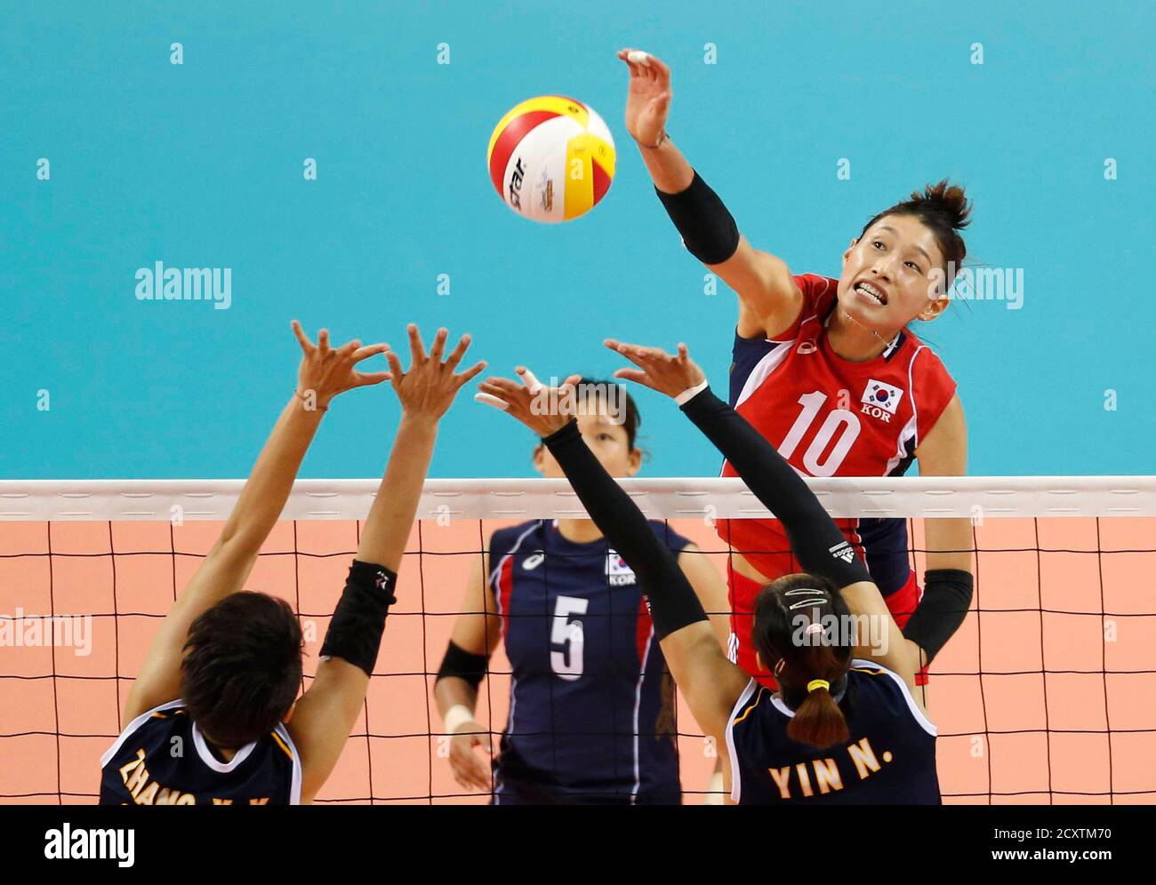 South kim yeon koung spikes ball hi-res stock photography and images ...