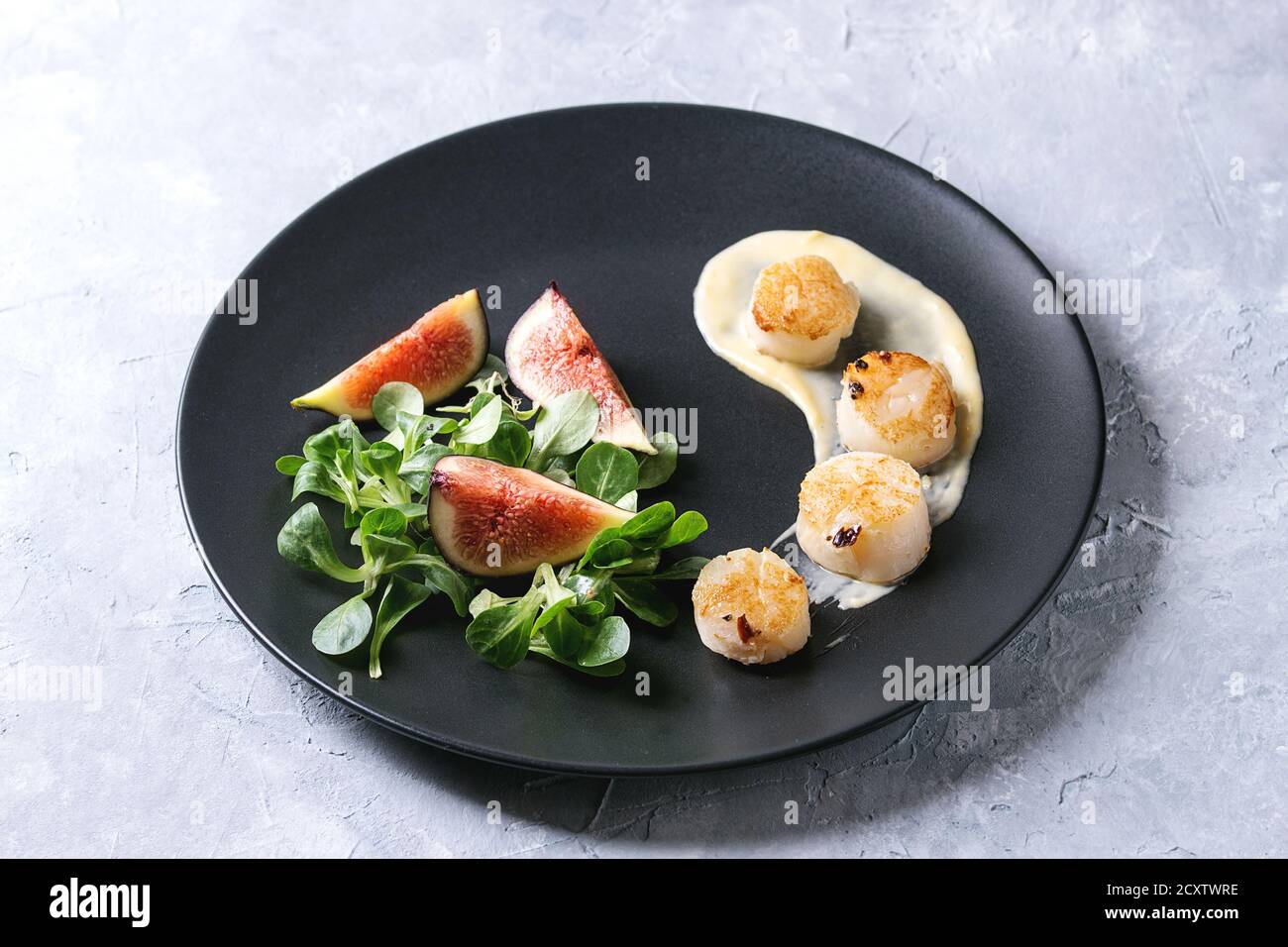 Scallops fine dining hi-res stock photography and images - Alamy