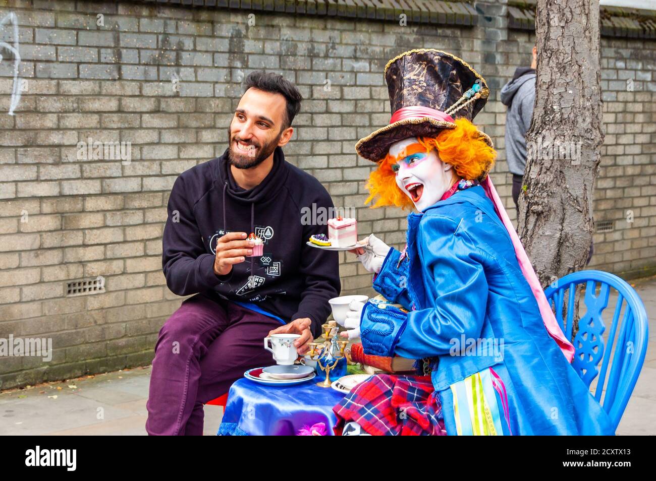 Mad hatter arts festival hi-res stock photography and images - Alamy