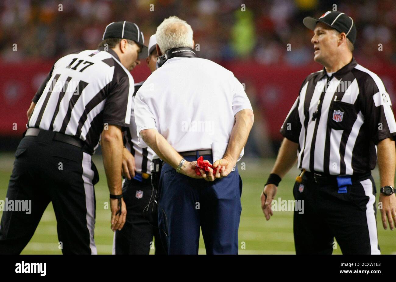 Nfl referees hi-res stock photography and images - Alamy