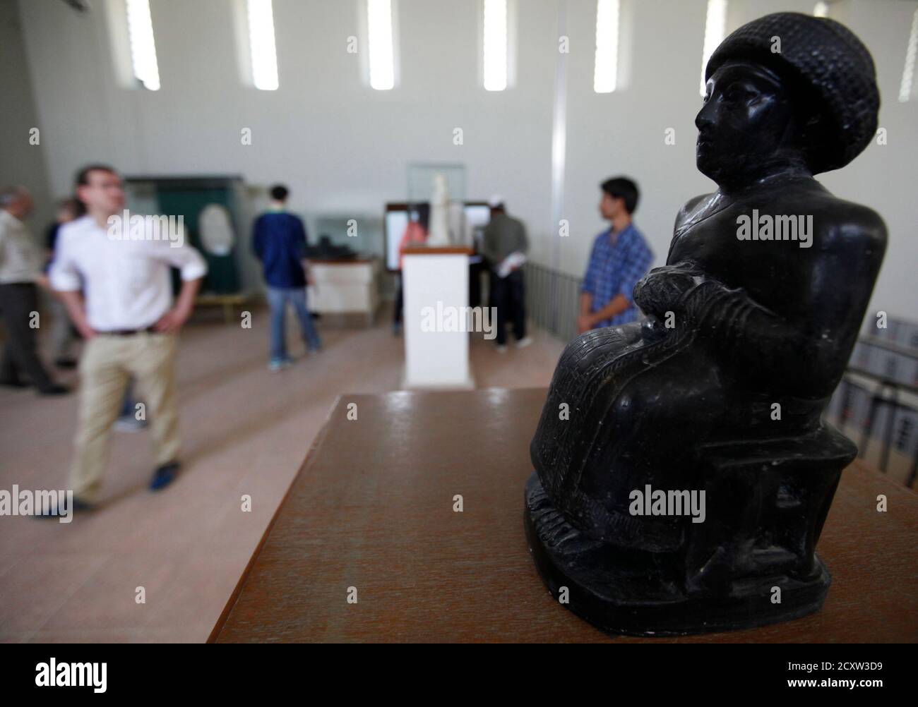 Gudea Statue High Resolution Stock Photography and Images - Alamy