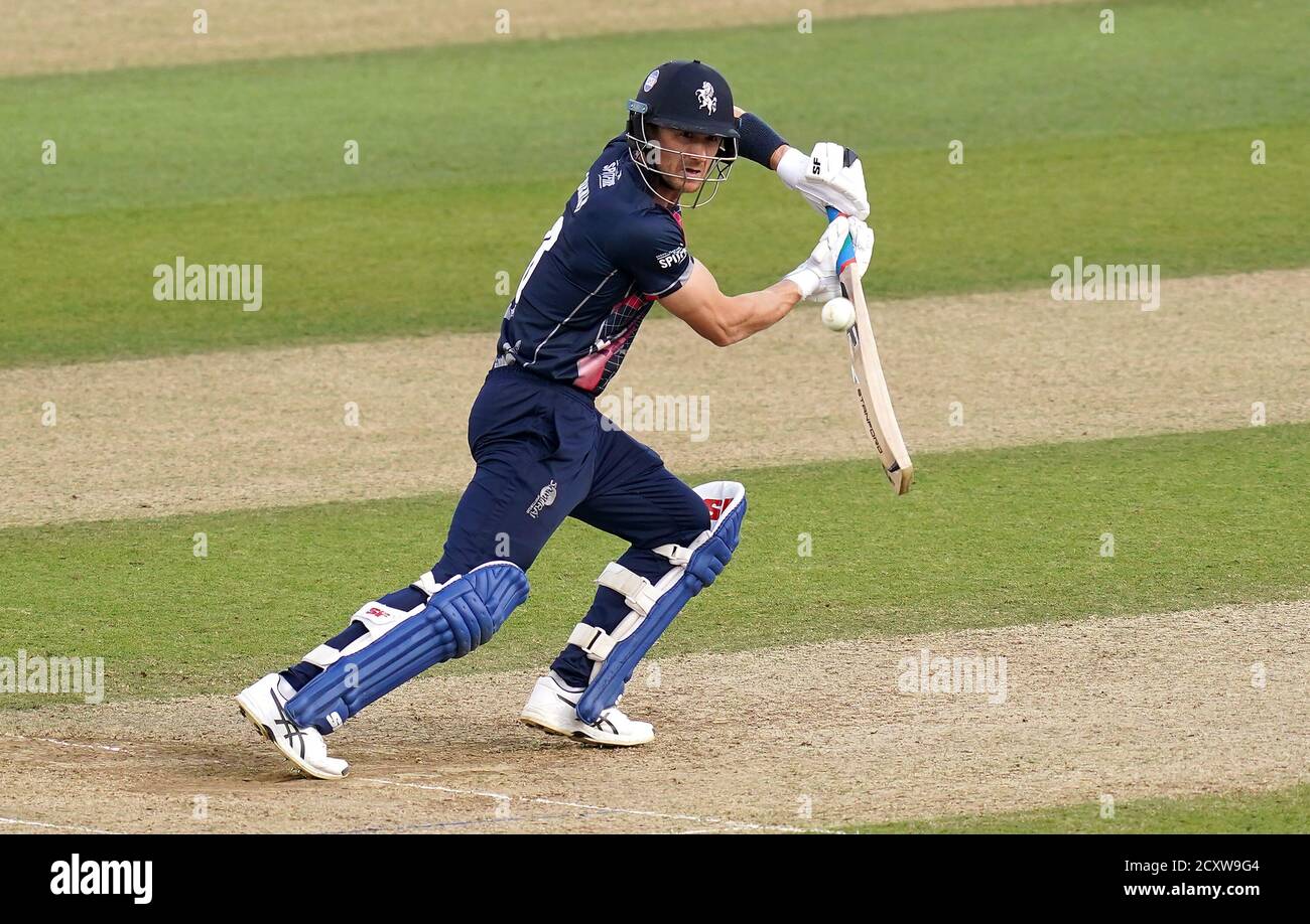 Kent spitfires joe denly batting hi-res stock photography and images ...