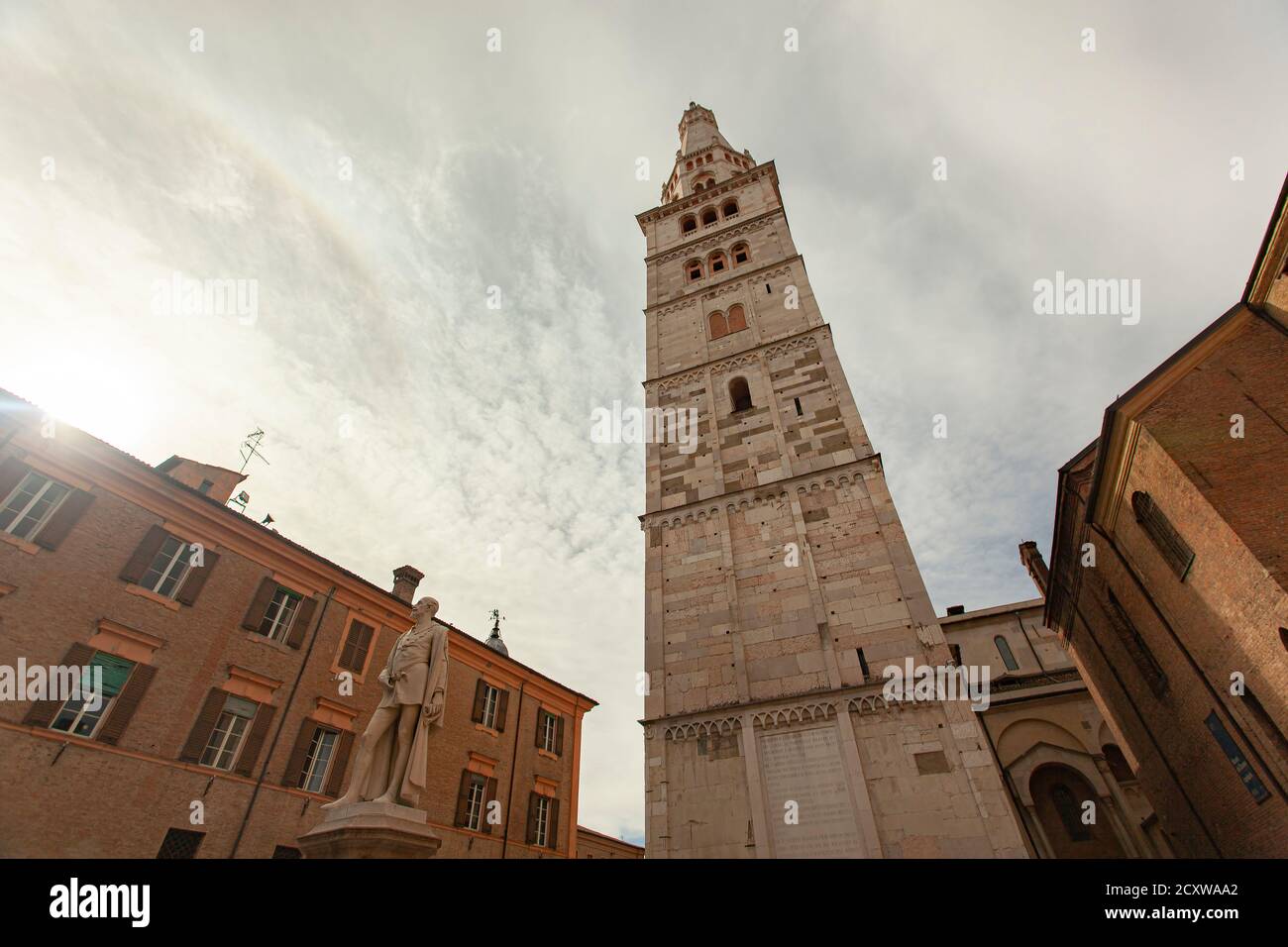 Cathedral of modena with tower torre ghirlandina hi-res stock ...