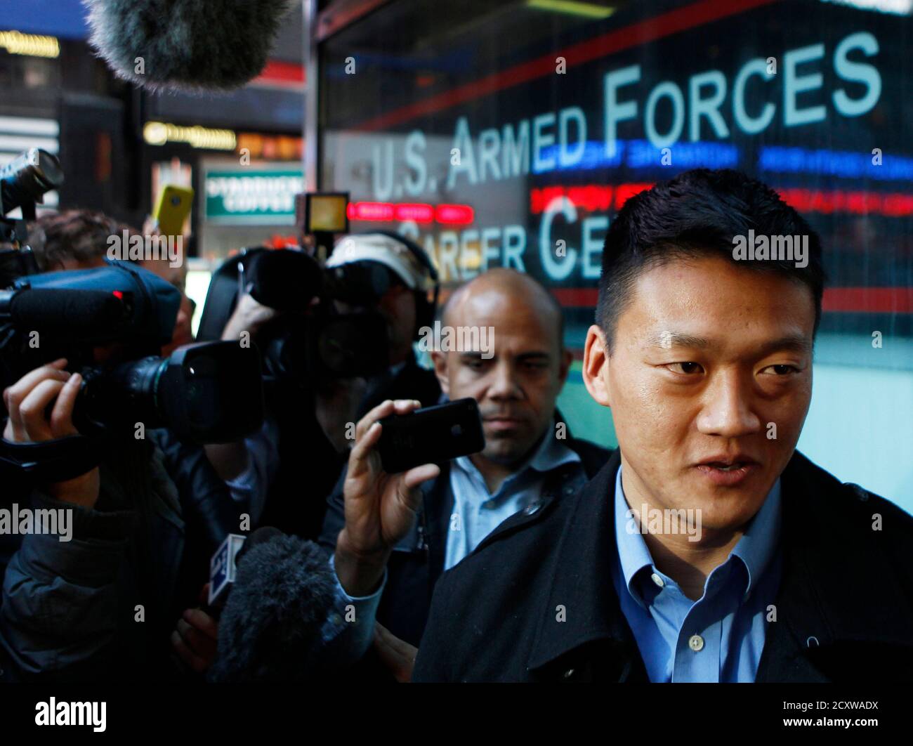 Lieutenant dan choi hi-res stock photography and images - Alamy
