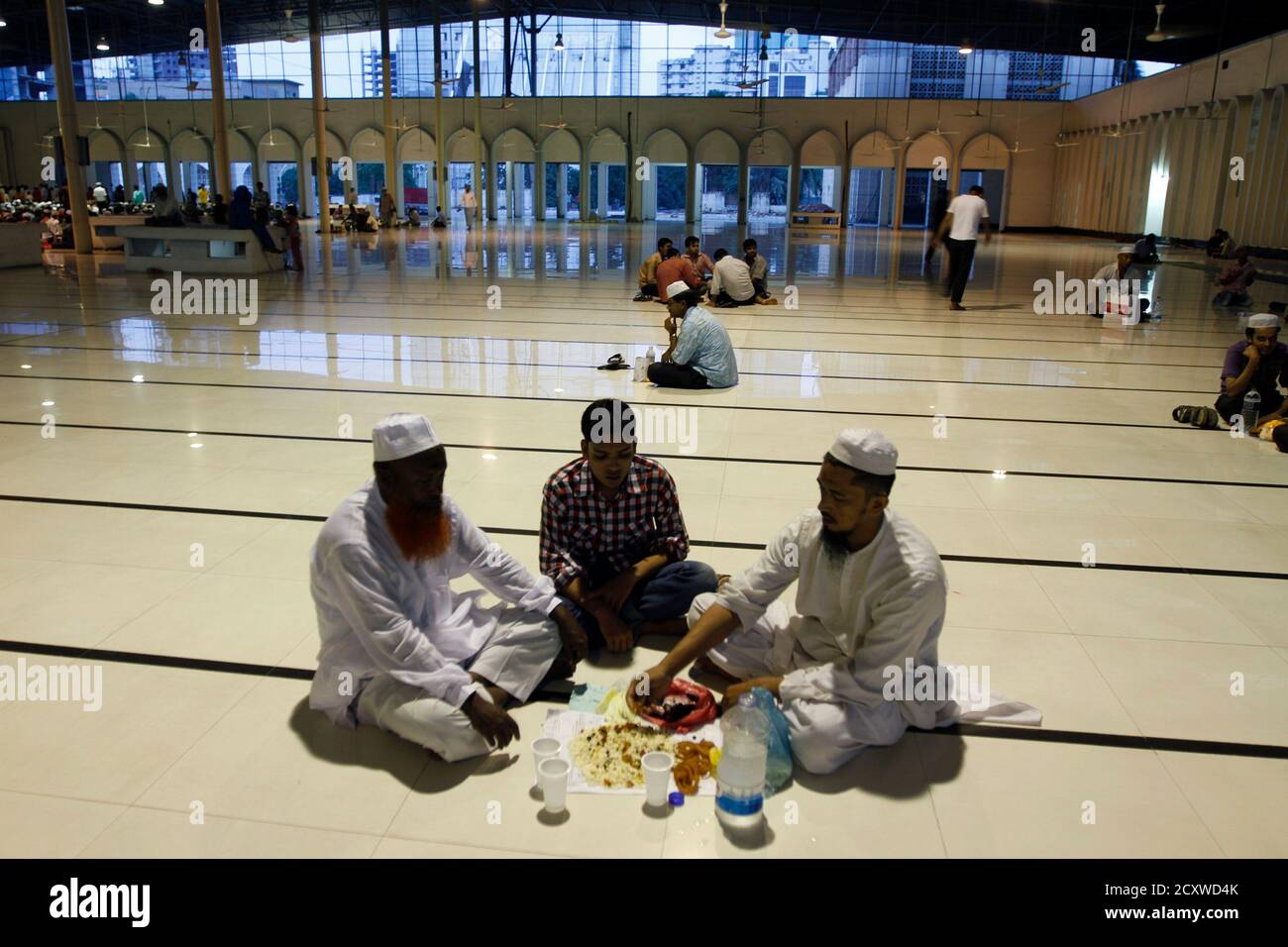 Baitul mukarram mosque hi-res stock photography and images - Alamy