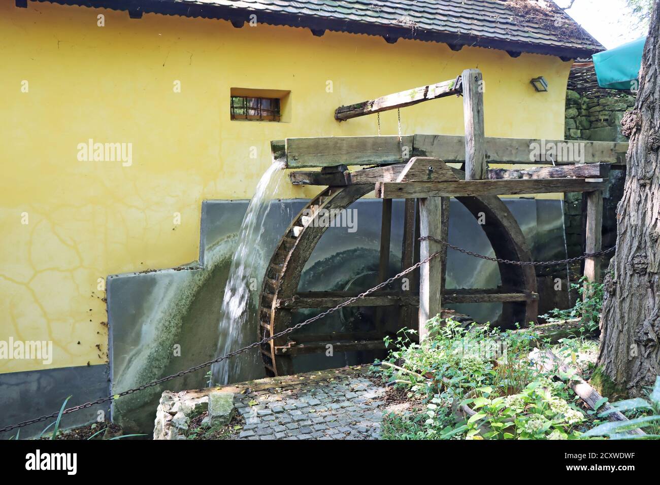 Old mill waterwheel waterfall hi-res stock photography and images - Alamy