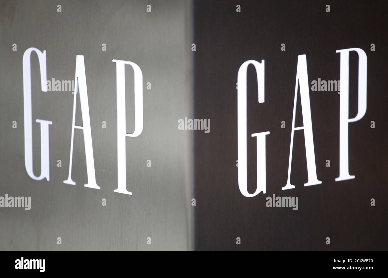 Financial logos hi-res stock photography and images - Alamy