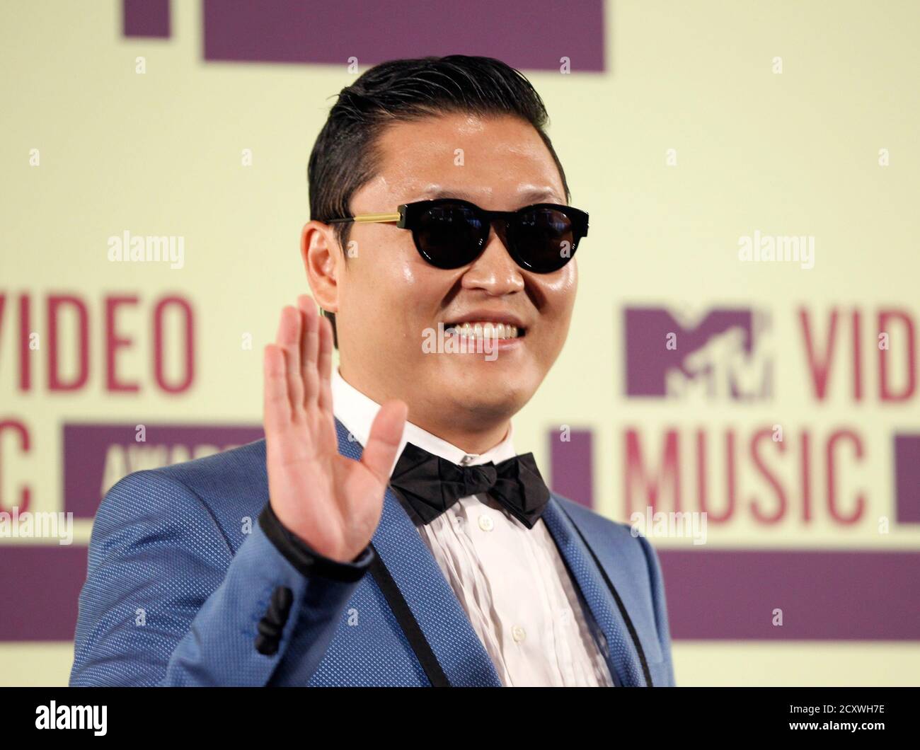 Korean music video hi-res stock photography and images - Alamy