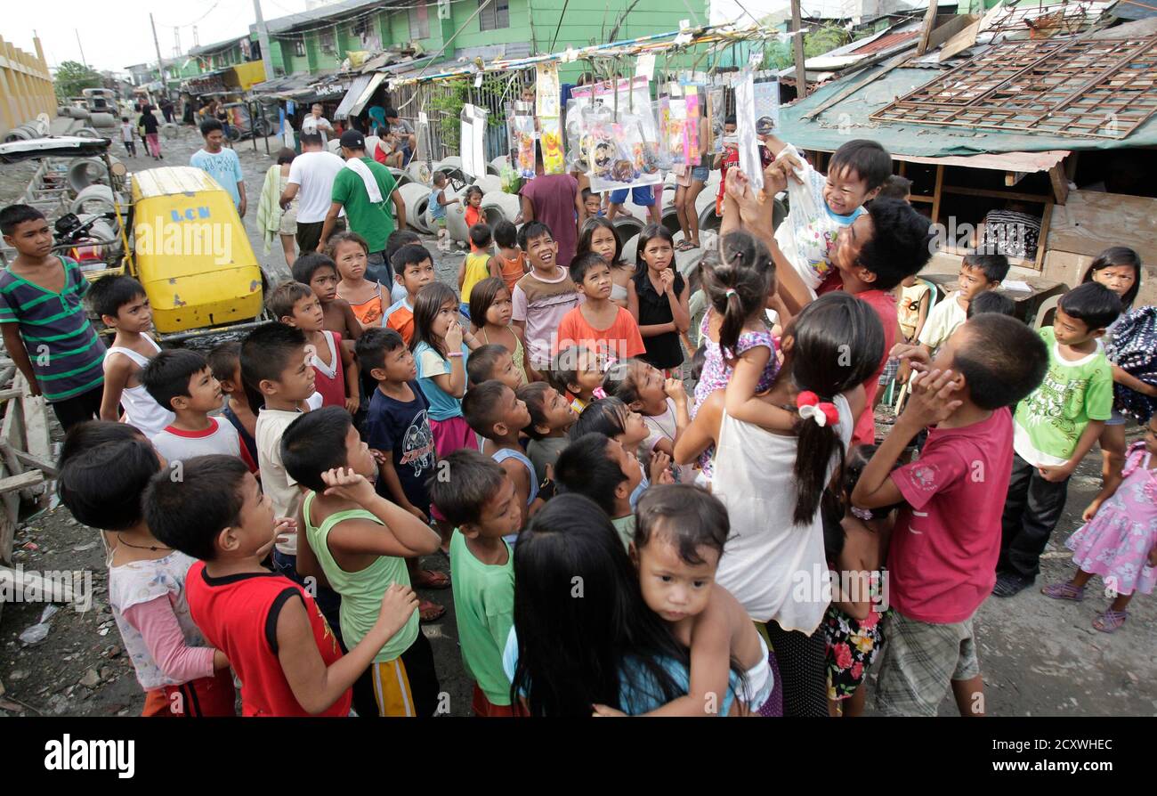 Tondo slum hi-res stock photography and images - Alamy