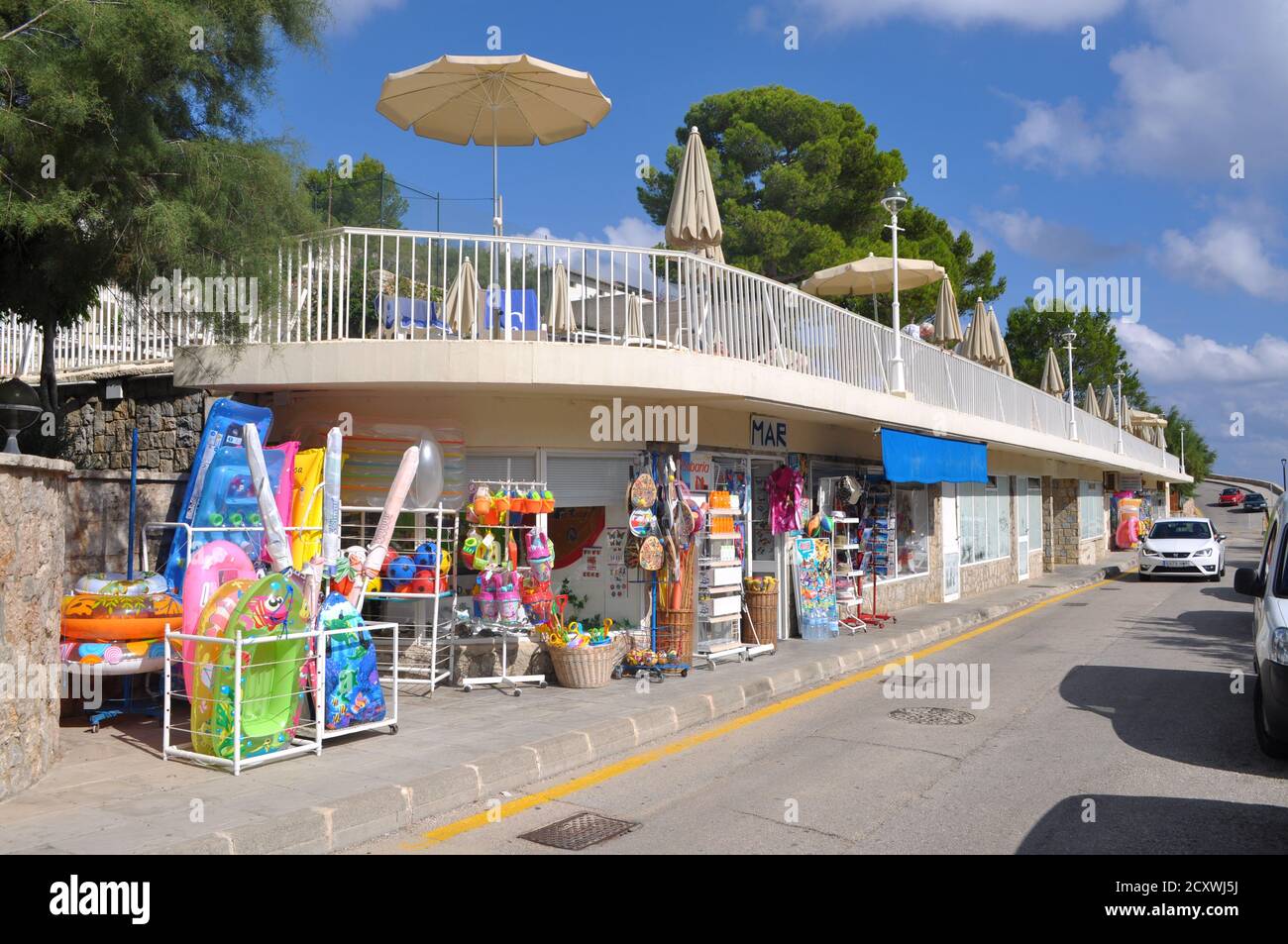 Wide range of gifts for beach hi-res stock photography and images - Alamy