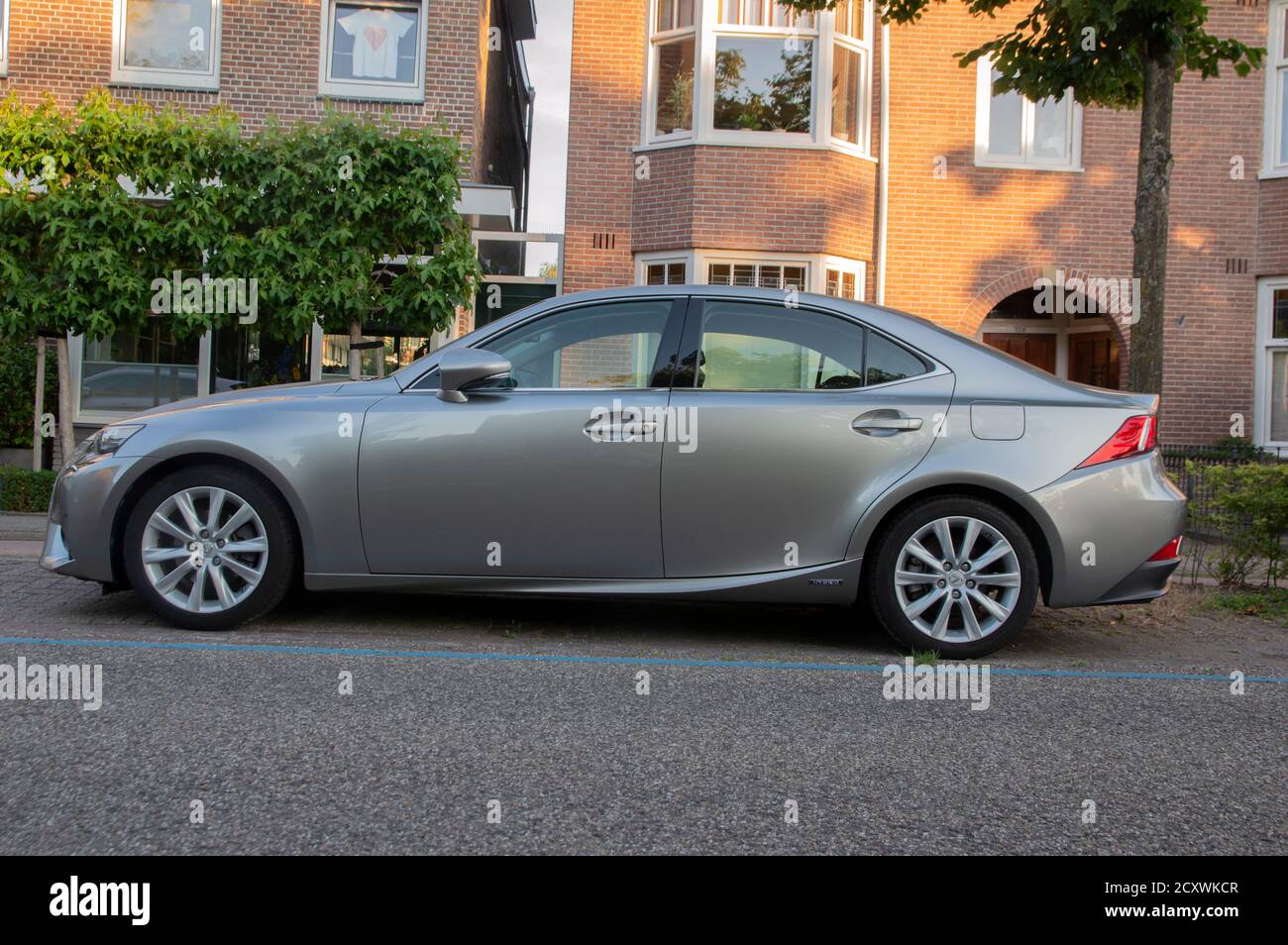 Lexus emblem hi-res stock photography and images - Alamy