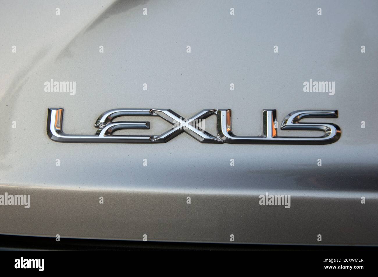 Lexus emblem hi-res stock photography and images - Alamy