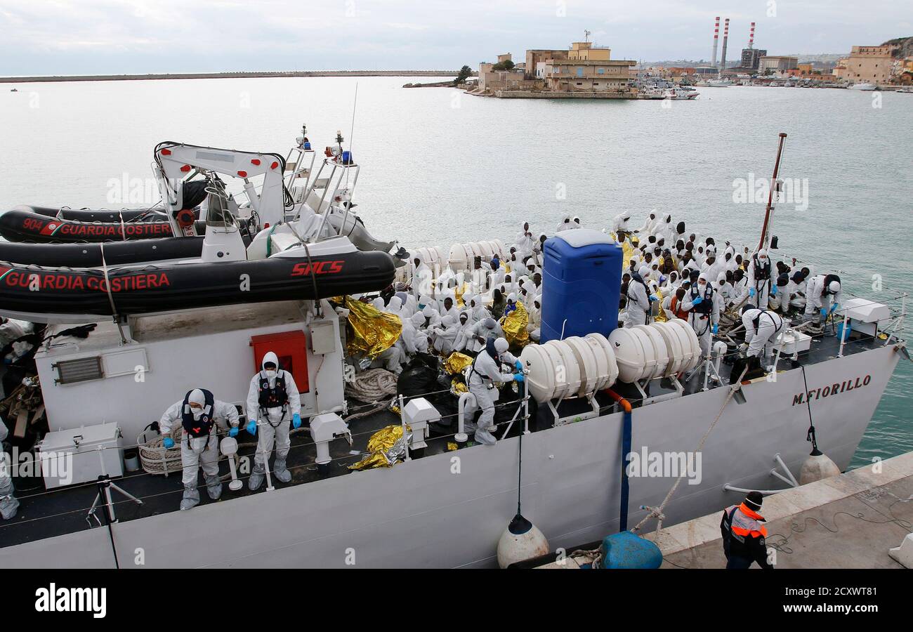 Immigration ships hi-res stock photography and images - Alamy