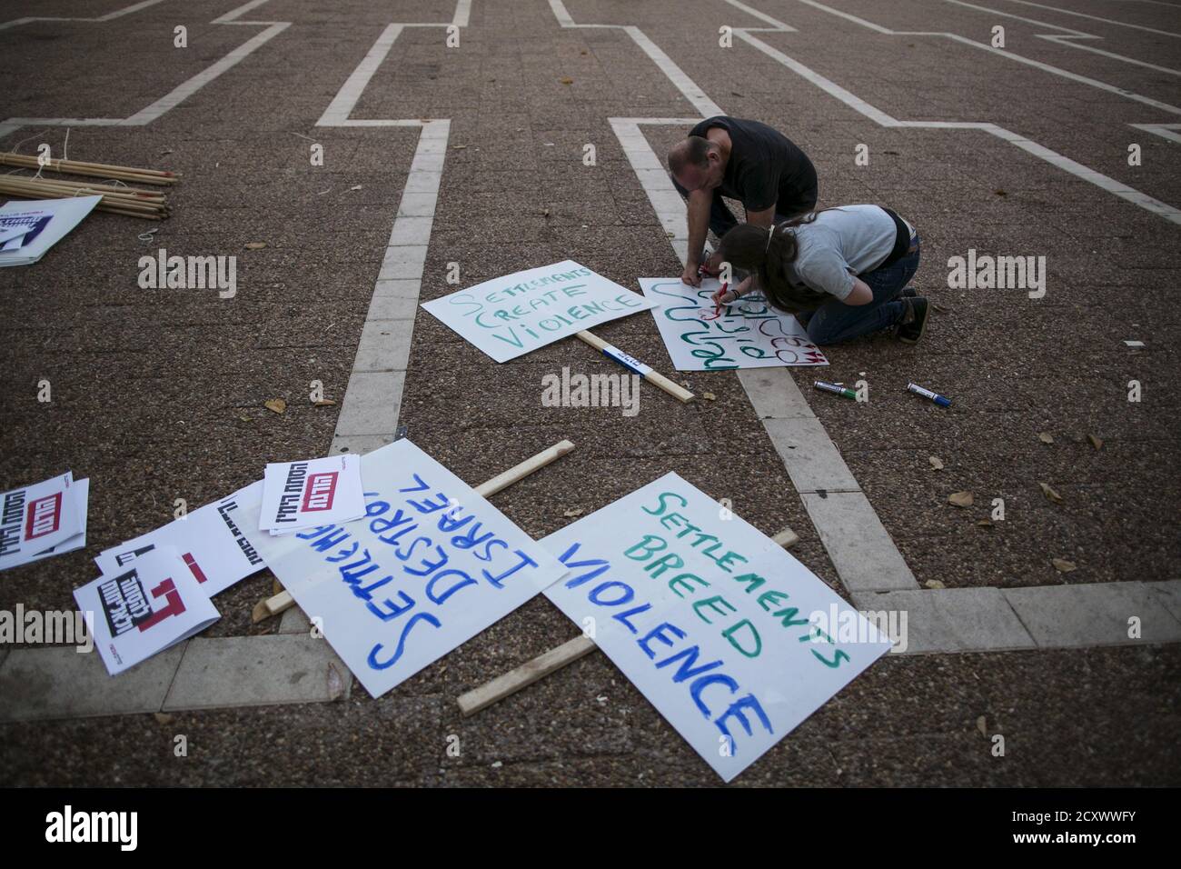 Multiple bank signs hi-res stock photography and images - Alamy