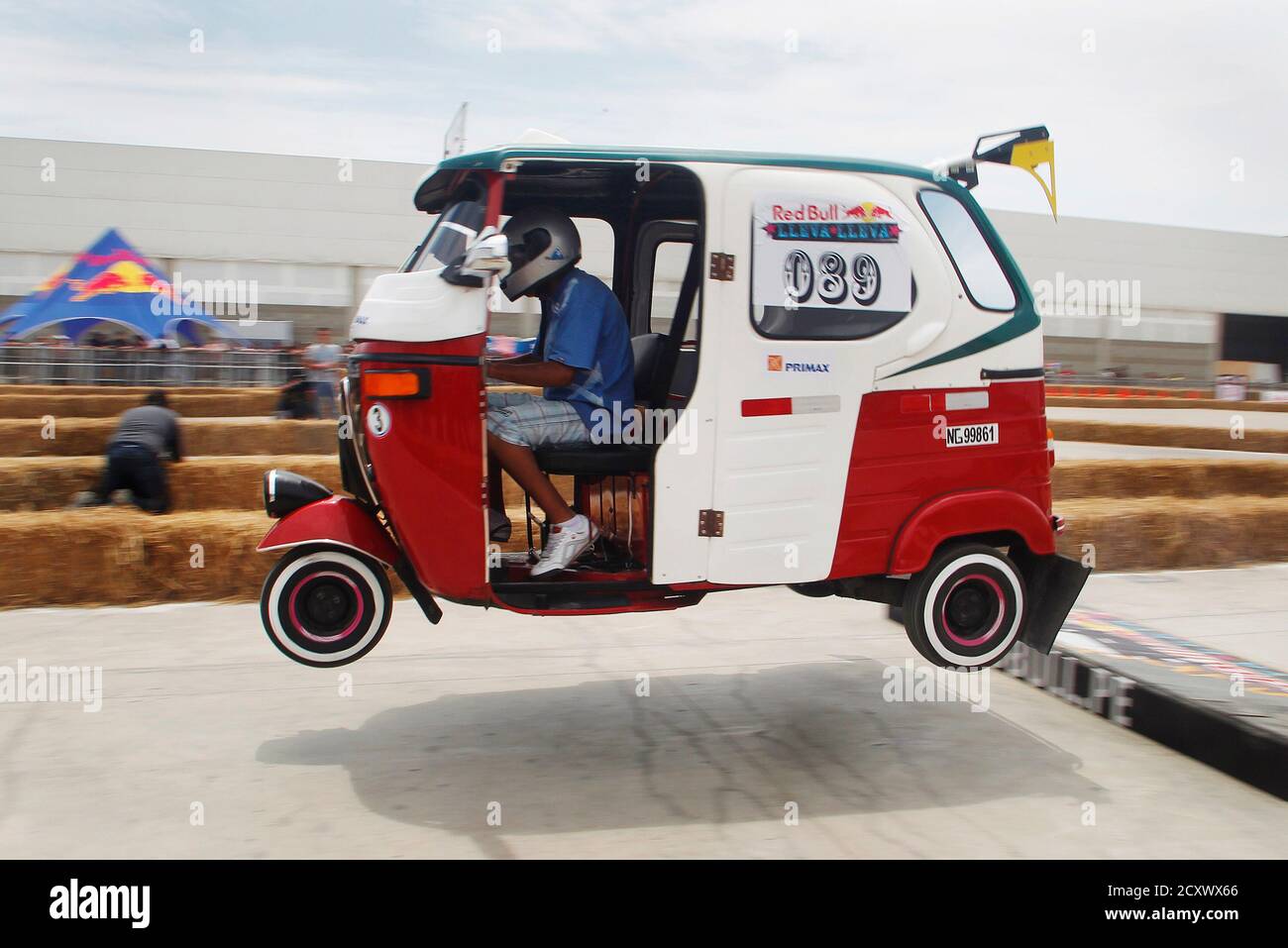 Three wheeled race car hi-res stock photography and images - Alamy