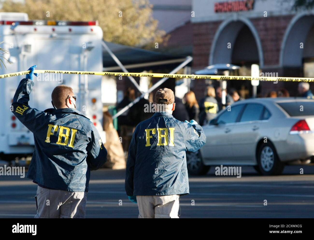 Fbi agents scene hi-res stock photography and images - Alamy