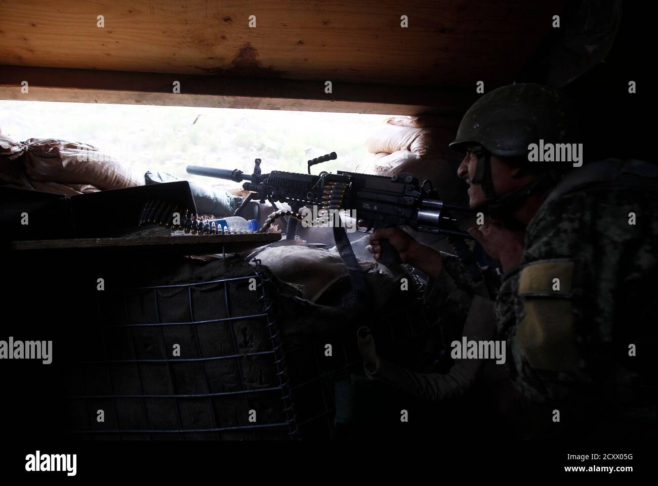 Defence afghanistan rifles hi-res stock photography and images - Alamy