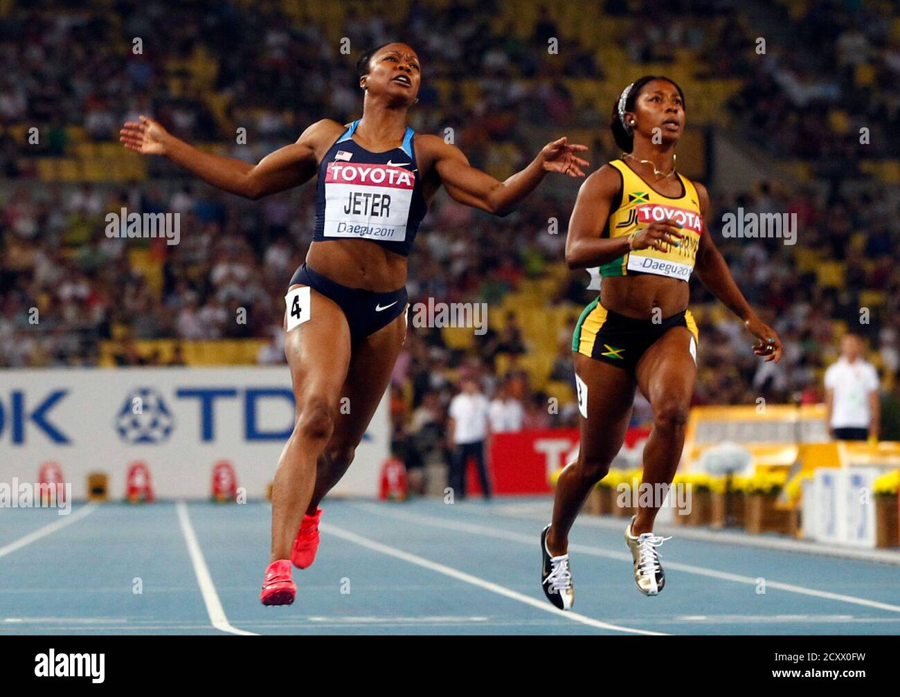 Carmelita jeter finish line hi-res stock photography and images - Alamy