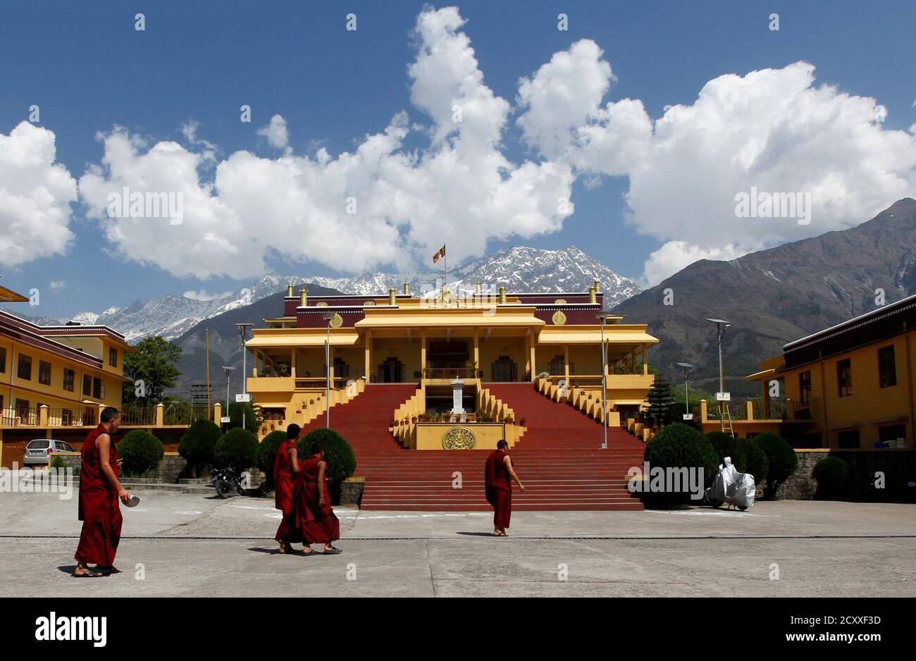 Buddhist monks in dharamshala india hi-res stock photography and images ...
