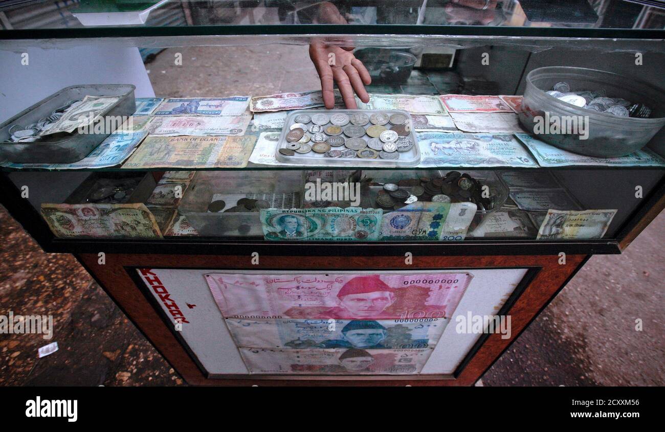 Pakistani bank note hi-res stock photography and images - Alamy