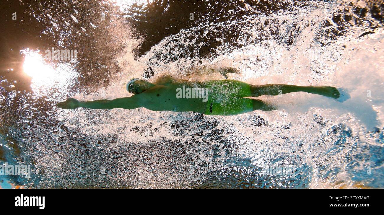 Olympic freestyle swimming underwater hi-res stock photography and ...
