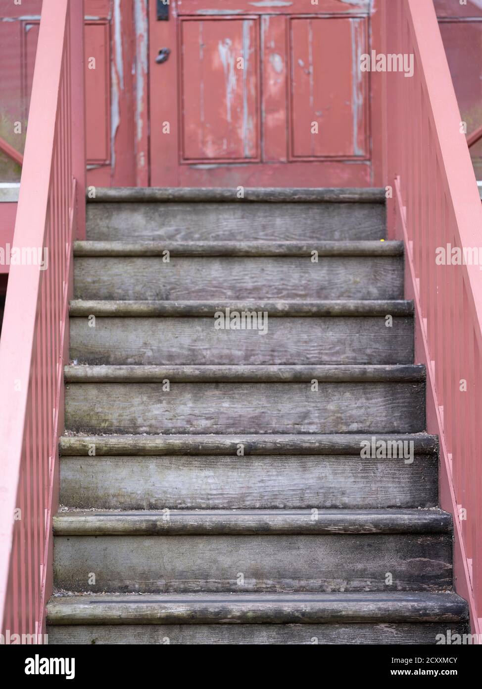 Red timber cladding hi-res stock photography and images - Alamy