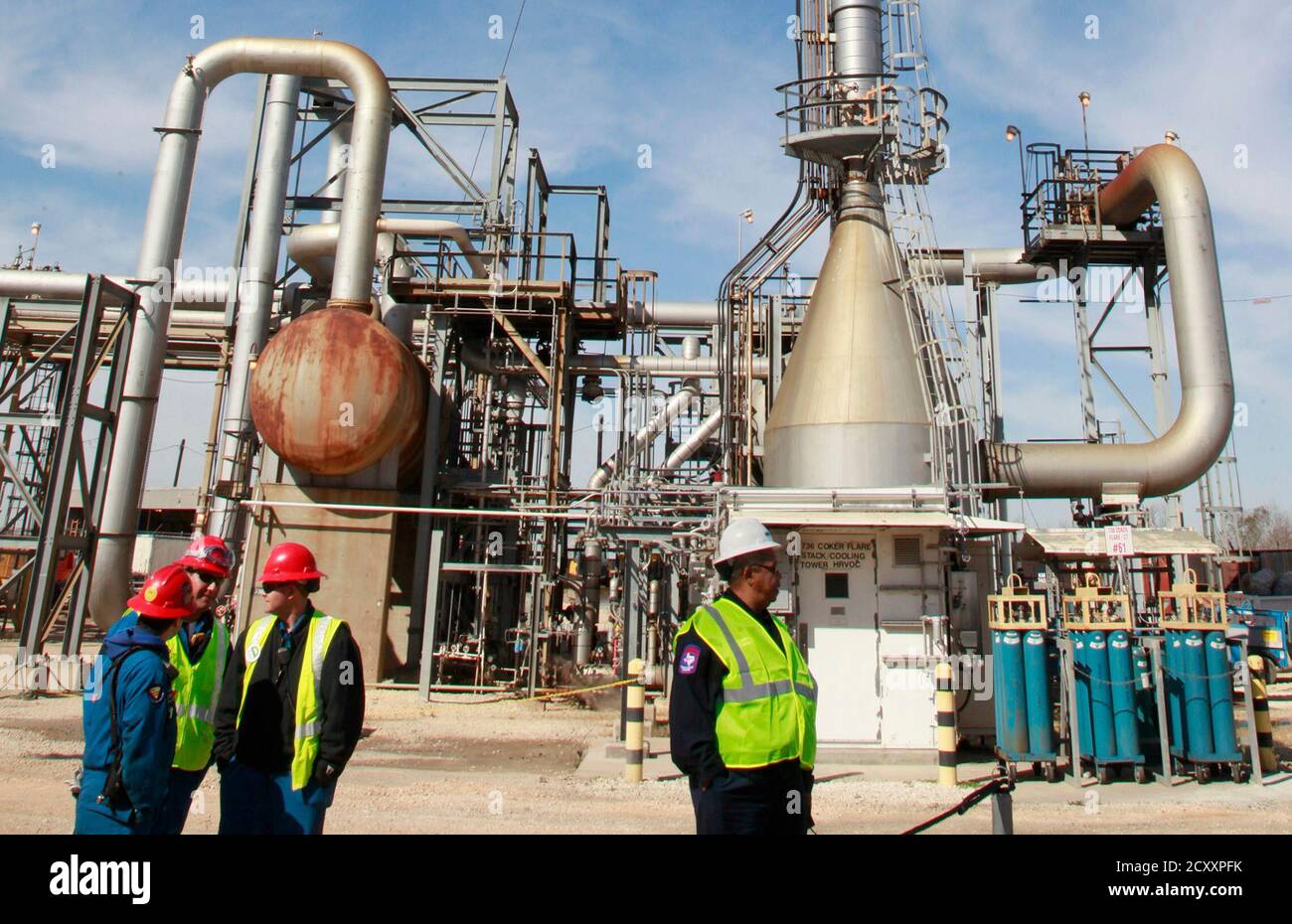 Crude Oil Refinery Distillation Tower High Resolution Stock Photography ...