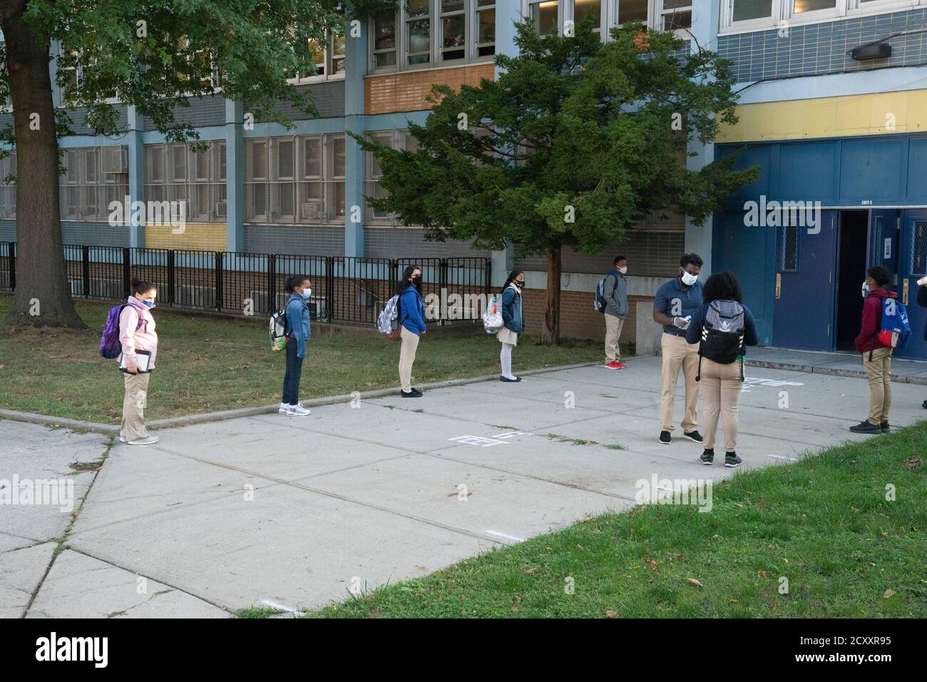 New York, New York, USA. 1st Oct, 2020. Students arrive to the Bronx ...