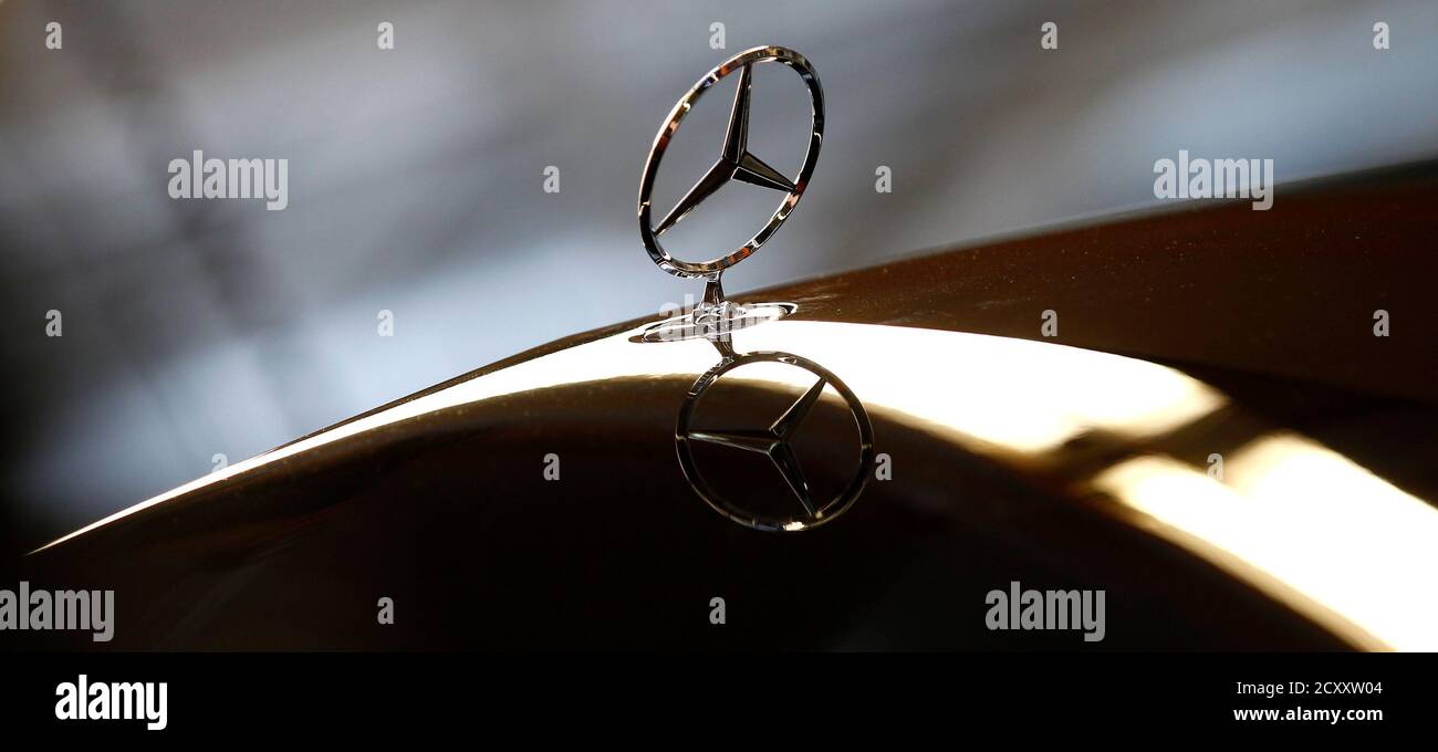 Daimler Benz Emblem High Resolution Stock Photography and Images - Alamy