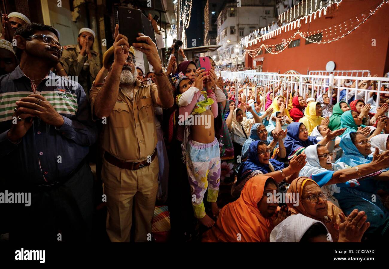 Dawoodi bohra leader hi-res stock photography and images - Alamy