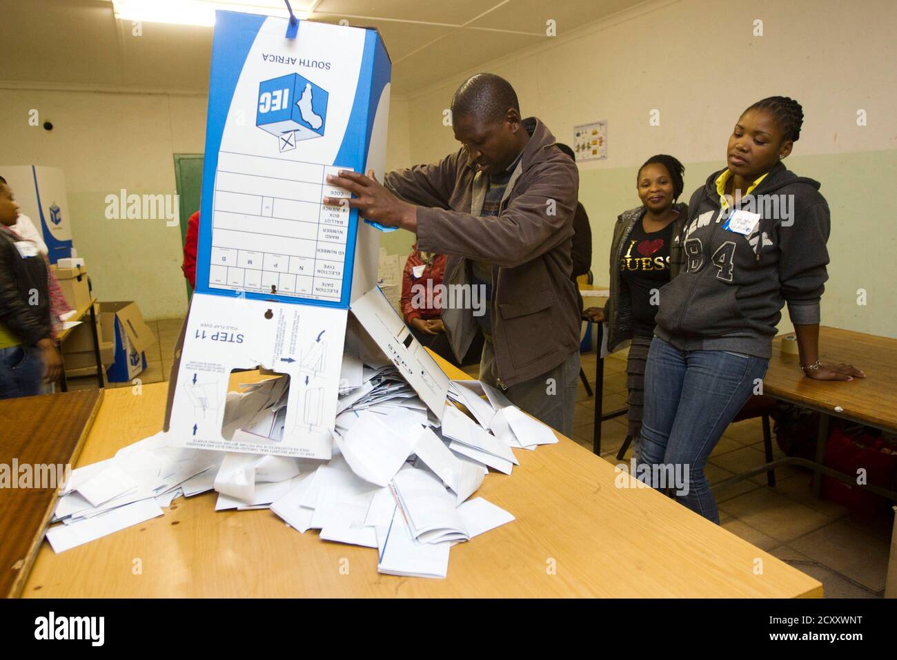 South africa voting station hi-res stock photography and images - Alamy