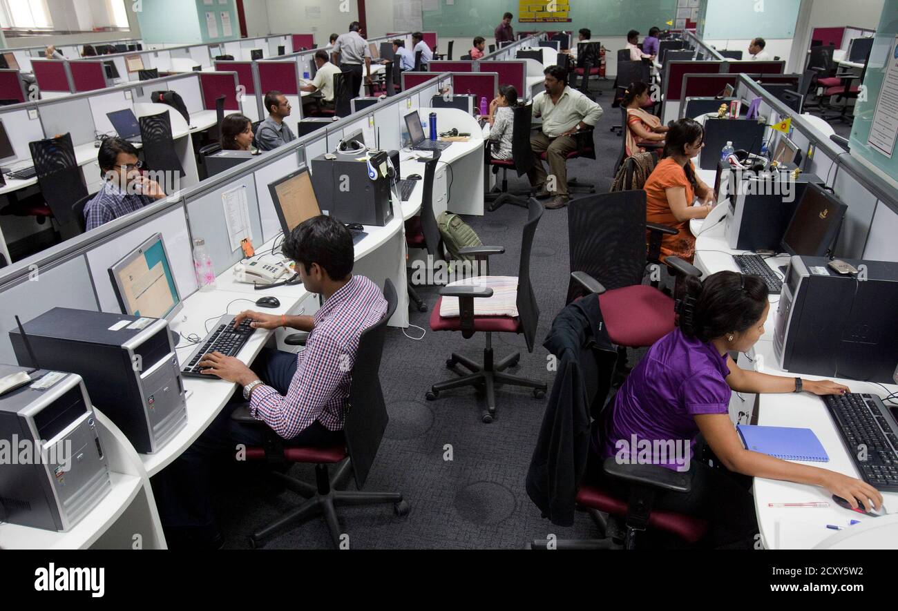 Computer workstations in office hi-res stock photography and images - Alamy