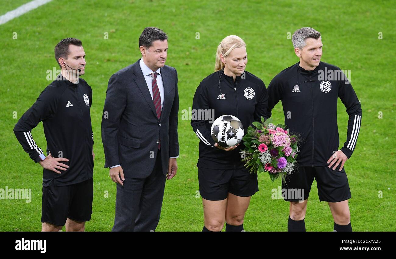 Referee [referee] assistant christian hi-res stock photography and ...