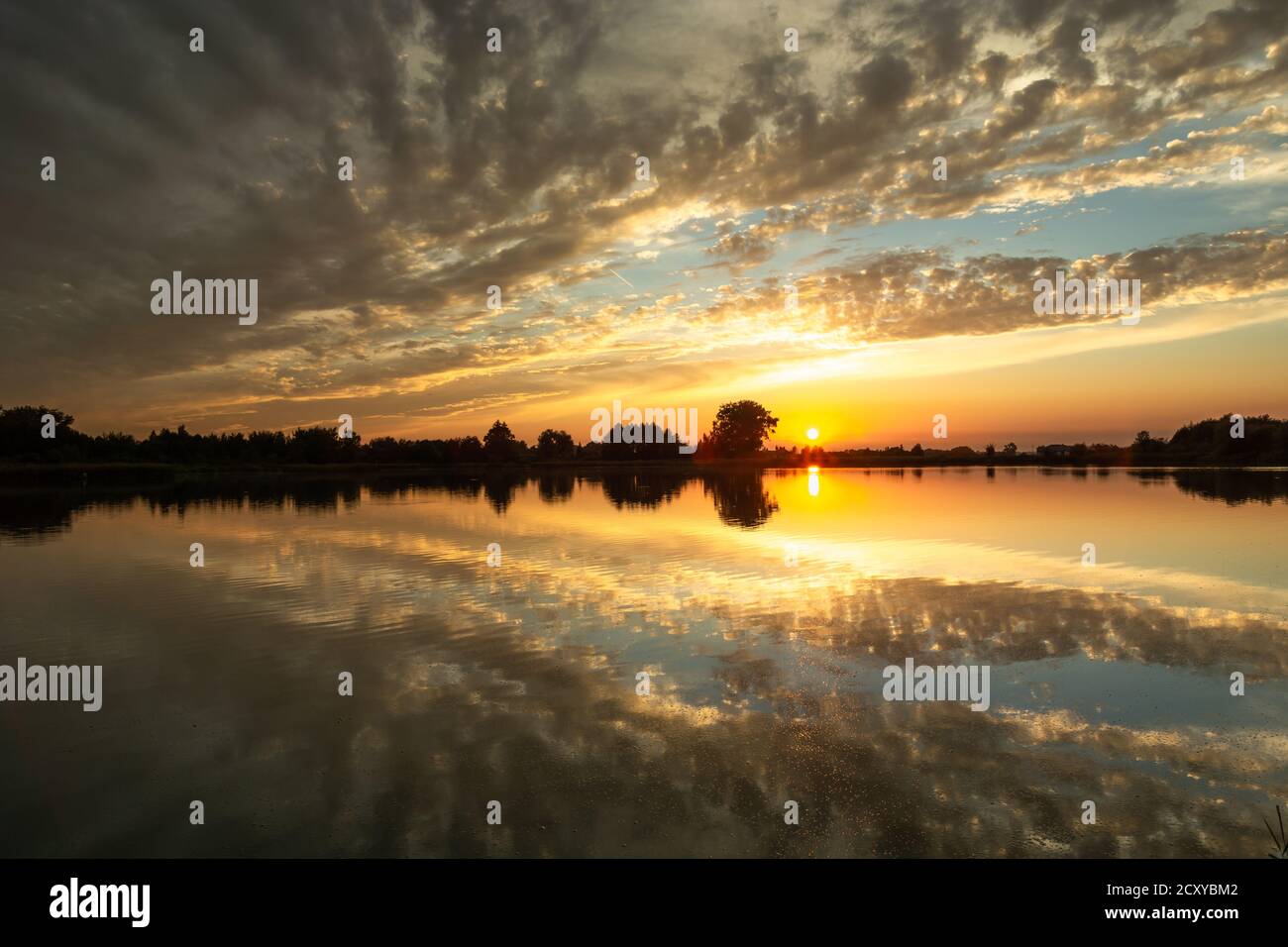 Reflection sunset water hi-res stock photography and images - Alamy