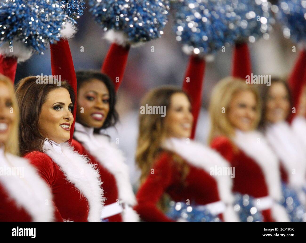 Nfl cheerleaders outfits hi-res stock photography and images - Alamy