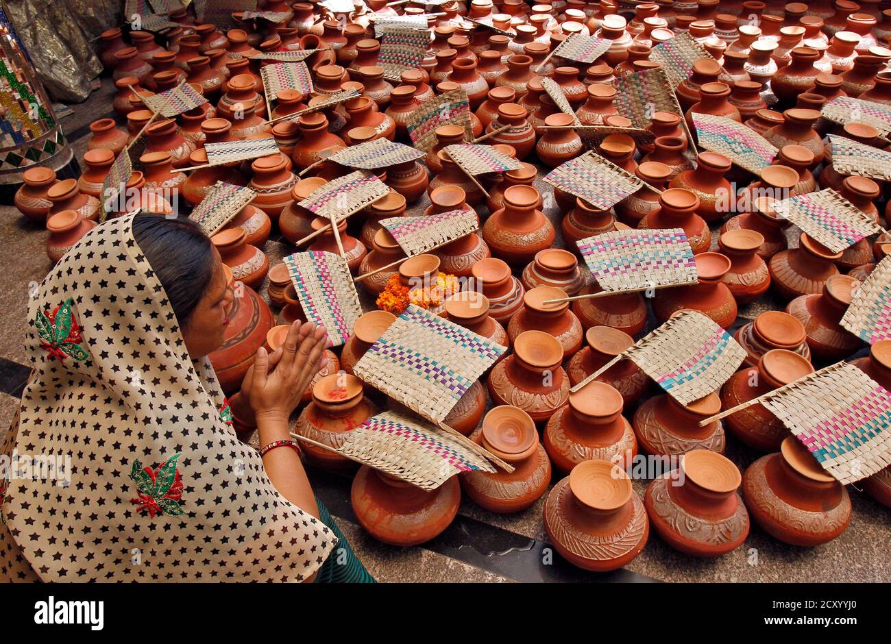 Indian hand fans hi-res stock photography and images - Alamy