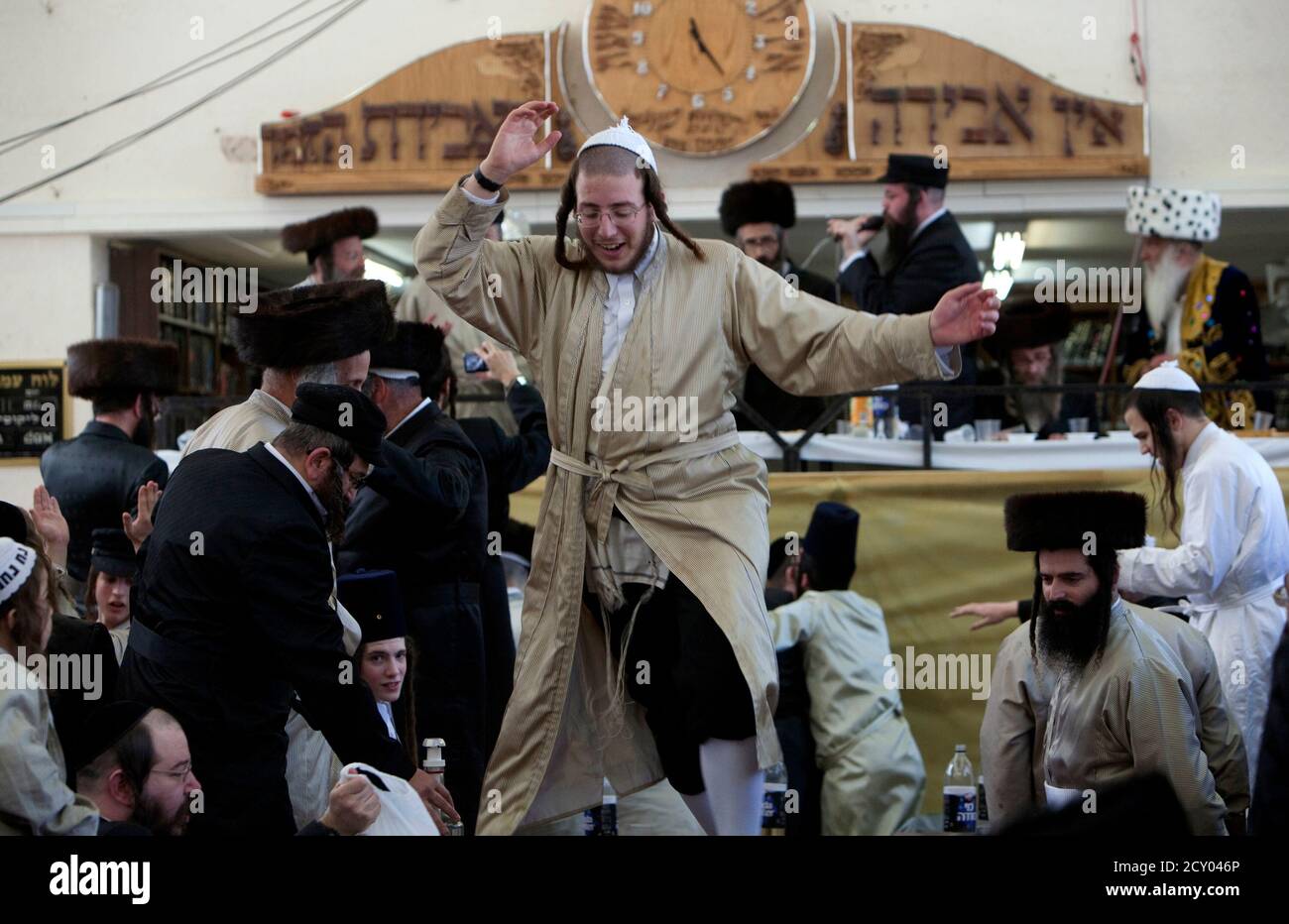 Hassidic dance hi-res stock photography and images - Alamy
