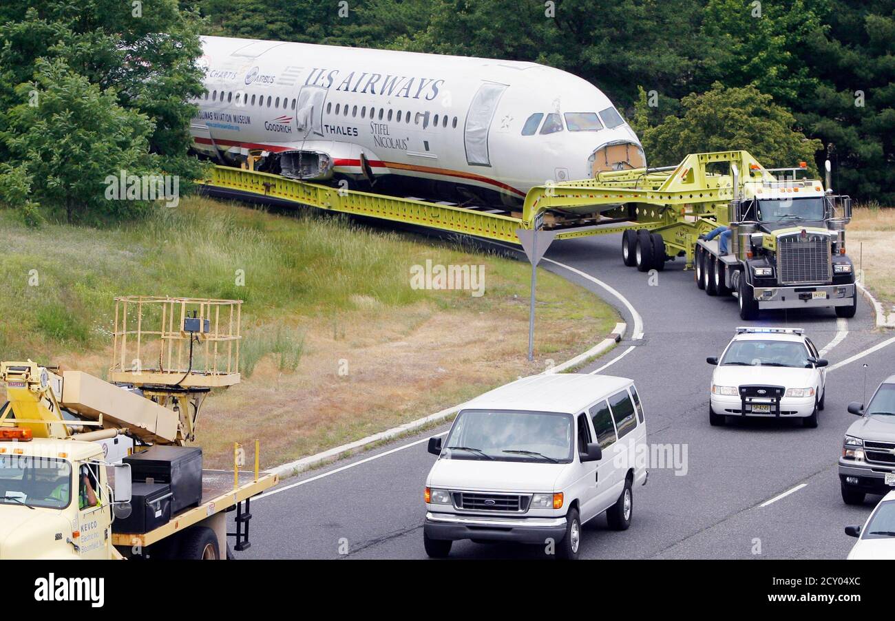 Airplane crash 2009 usa hi-res stock photography and images - Alamy