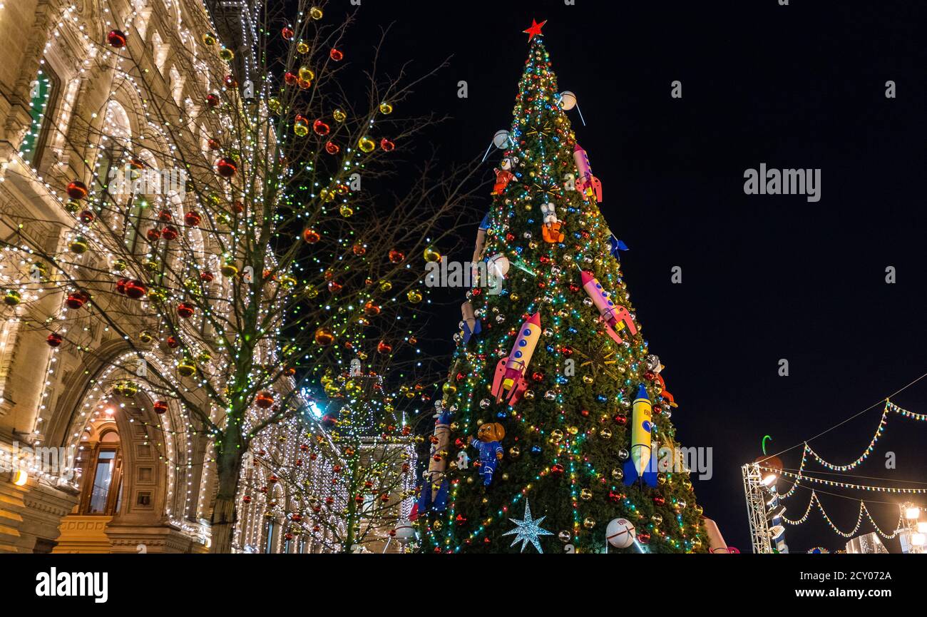 December 20, 2019. Moscow, Russia. Decorated Christmas tree on red ...