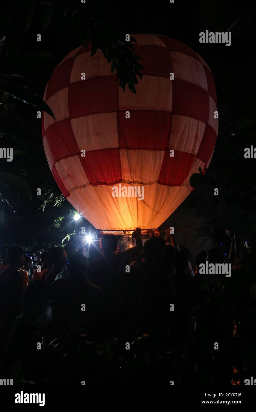 Dhaka, Dhaka, Bangladesh. 1st Oct, 2020. Buddhists ignite and send up ...