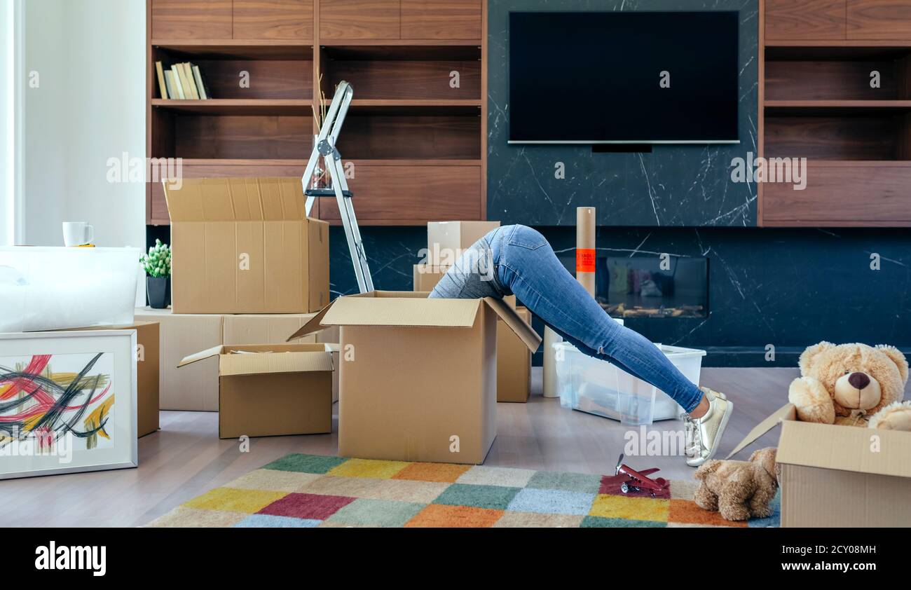 Person inside box hi-res stock photography and images - Alamy