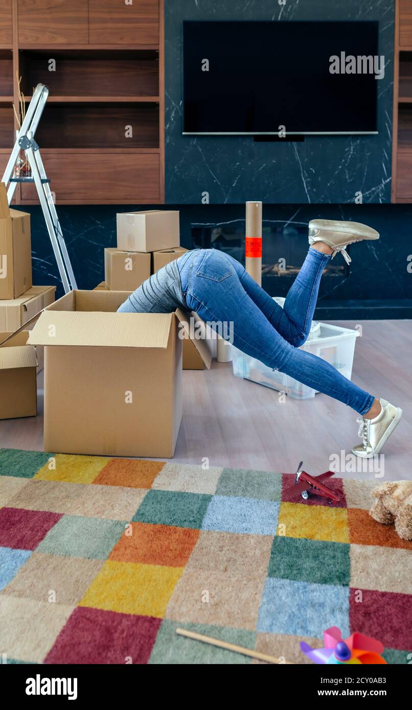 Person inside box hi-res stock photography and images - Alamy
