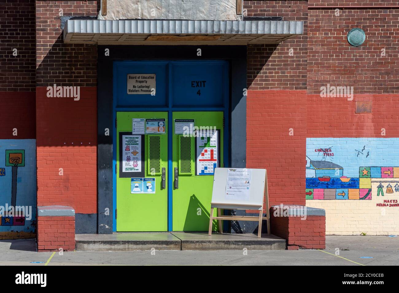 School reopening new york hi-res stock photography and images - Alamy